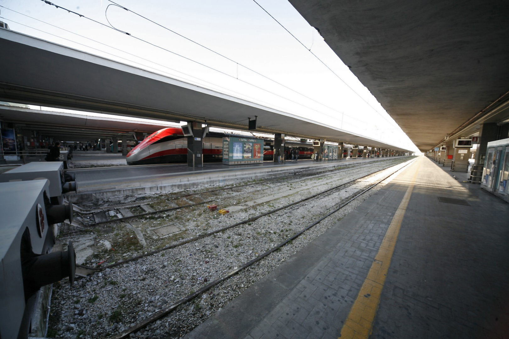 Stazione Garibaldi, muore un sessantenne per malore