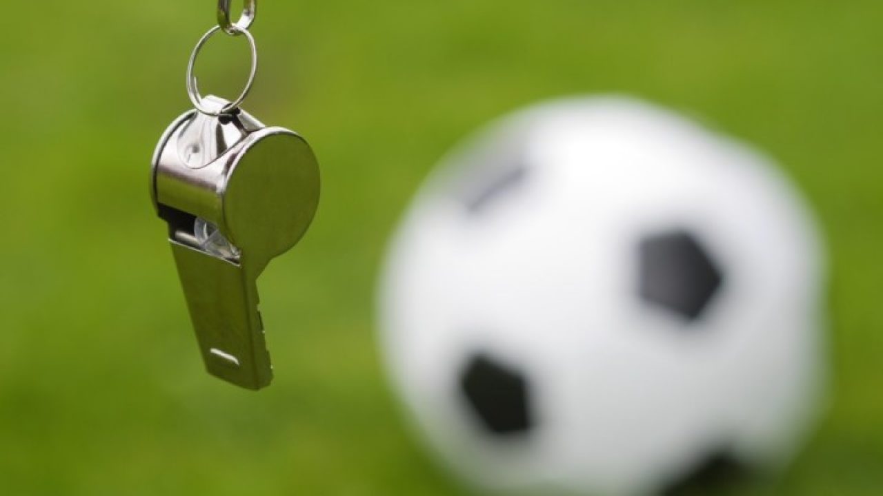 Calcio, è rivoluzione arbitri. Arriva il fischietto elettronico ...