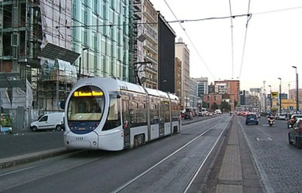 Nuovi Tram del Mare a Napoli: in arrivo 35 mezzi azzurri da 30 metri