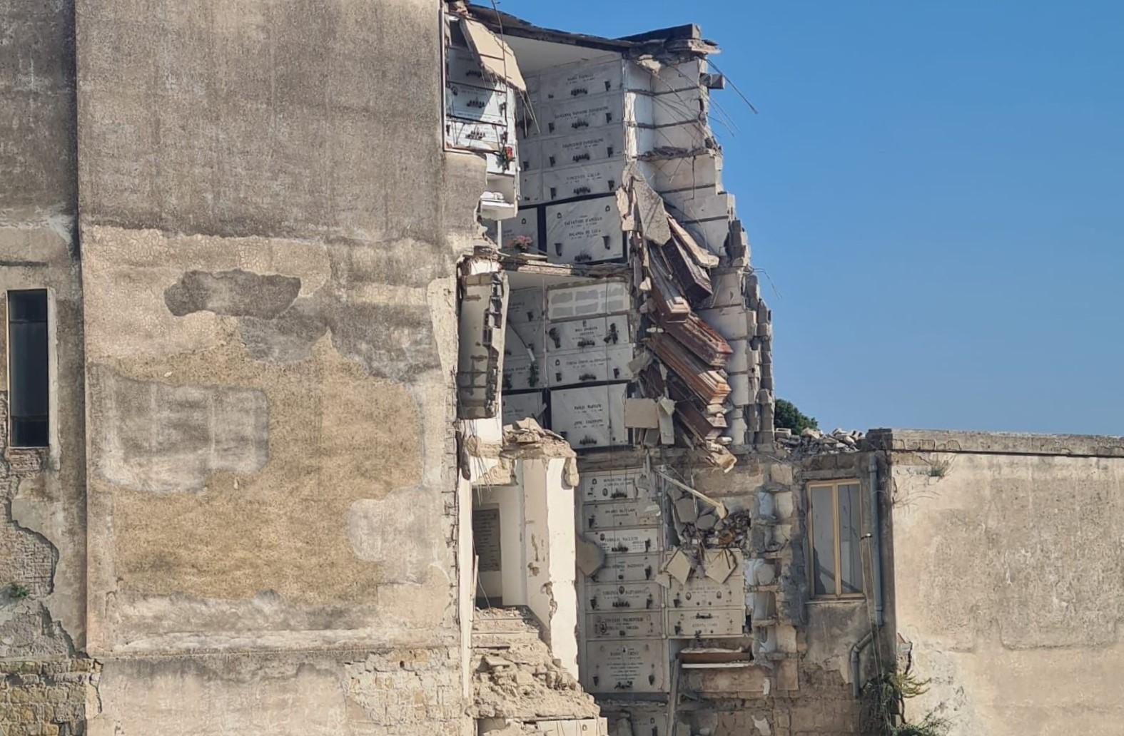 Cimitero di Poggioreale al via il recupero delle salme - Napoli ZON Cimitero di Poggioreale al via il recupero delle salme - Napoli ZON