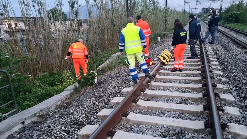 Tragedia in Campania: persona travolta dal treno sulla tratta Napoli-Roma