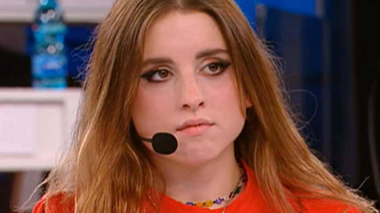 Amici 22: Angelina fidanzata? la lettera a Wax - Napoli ZON