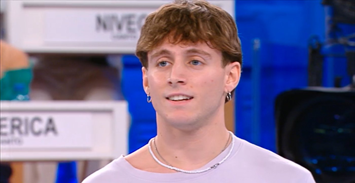 Amici 22: Alessio svolge il compito... sui tacchi - Napoli ZON