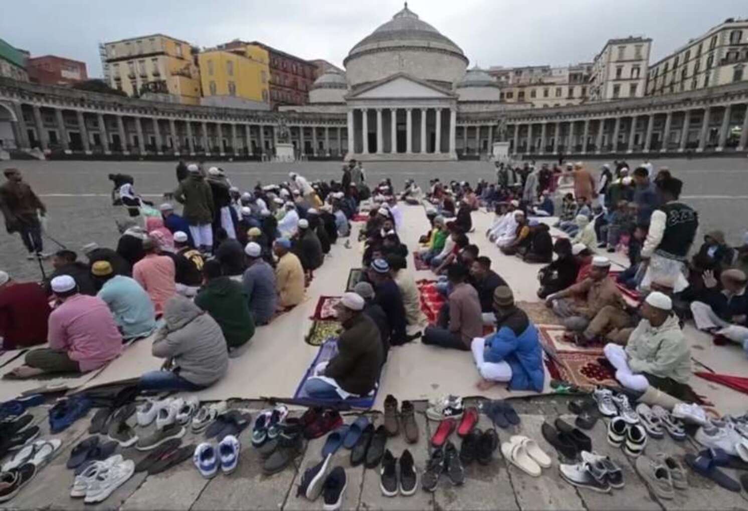 Fine del Ramadan a Napoli, migliaia in piazza: "vorremmo una Moschea"