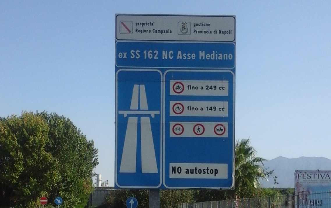 Asse Mediano, automobilisti derubati da rapinatori in scooter - Napoli ZON